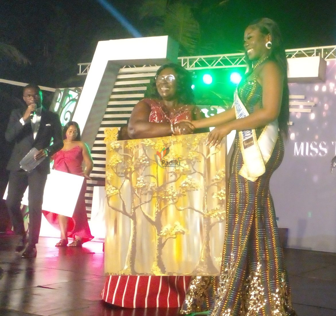 Ms Sharon Dede Padi making a presentation of one of her paintings ...